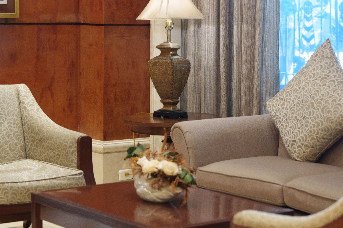 A Guide to Luxury Property Management vs. Standard Services